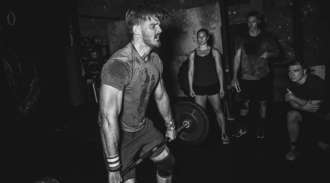 3 Izinguquko Ze-Deadlift Zikalelwe Ukuphepha, Isakhiwo Amandla, kanye ne-Hypertrophy