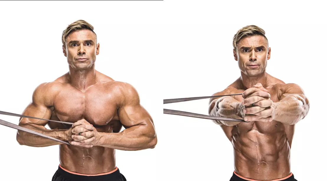 Bodybuilder-Doing-Pallof-Press-Move