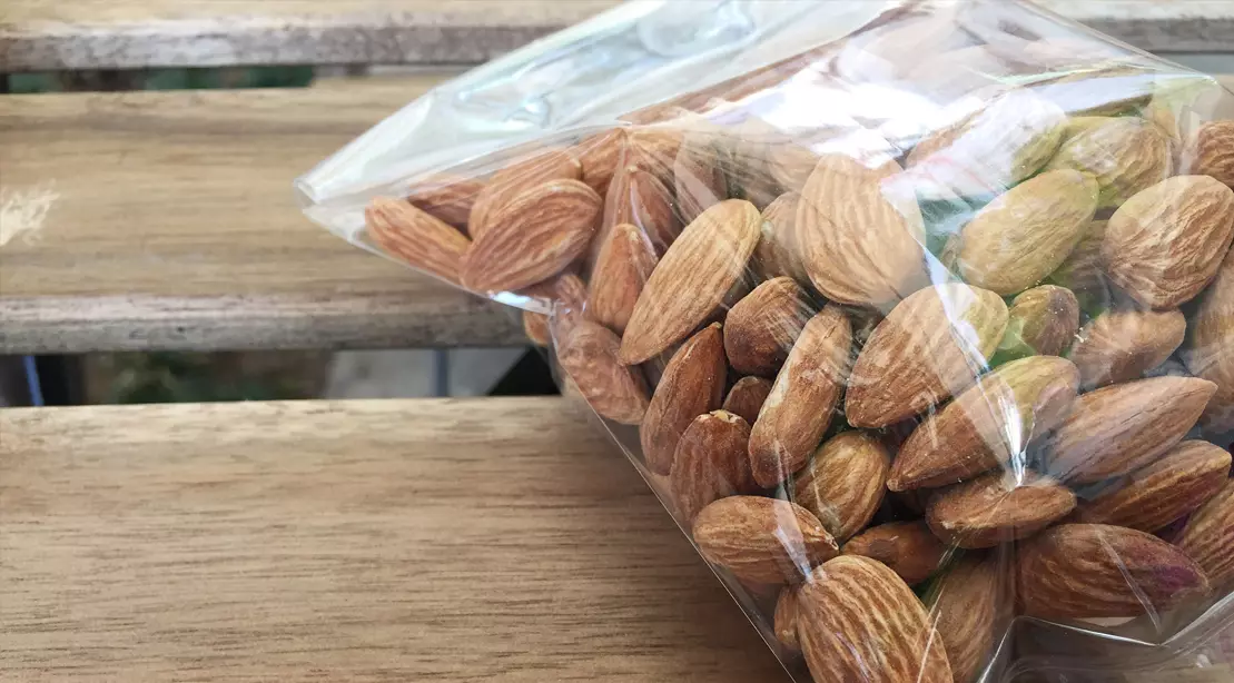 Almond-Nuts-In-Ziplock-Bag