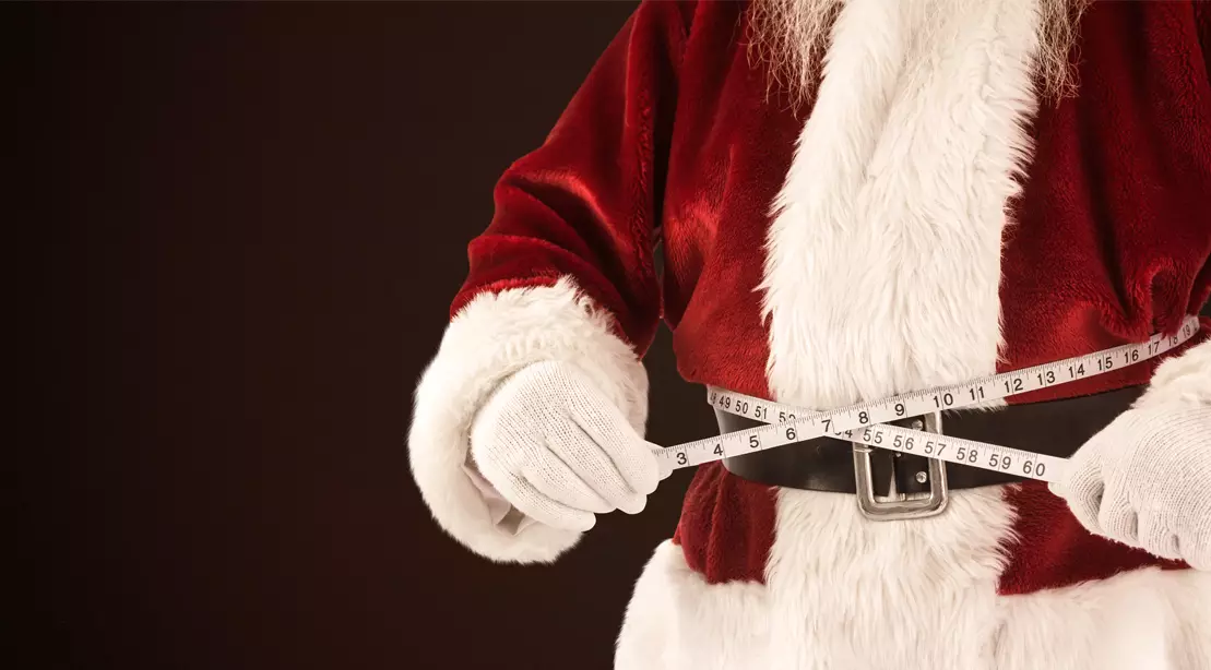 Santa-Claus-Mengukur-Perut-Dengan-Tape