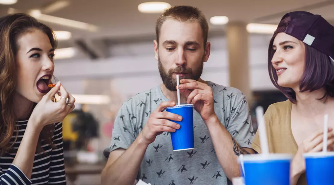 Om-Arăta-Tristă-Bău-Soda-Prieten-Zonat