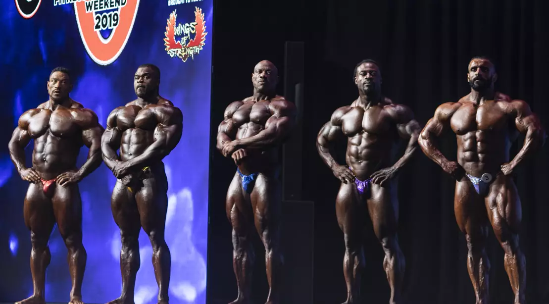 Kial Bodybuilders Estas Tiel Multe Pli Grandaj Hodiaŭ