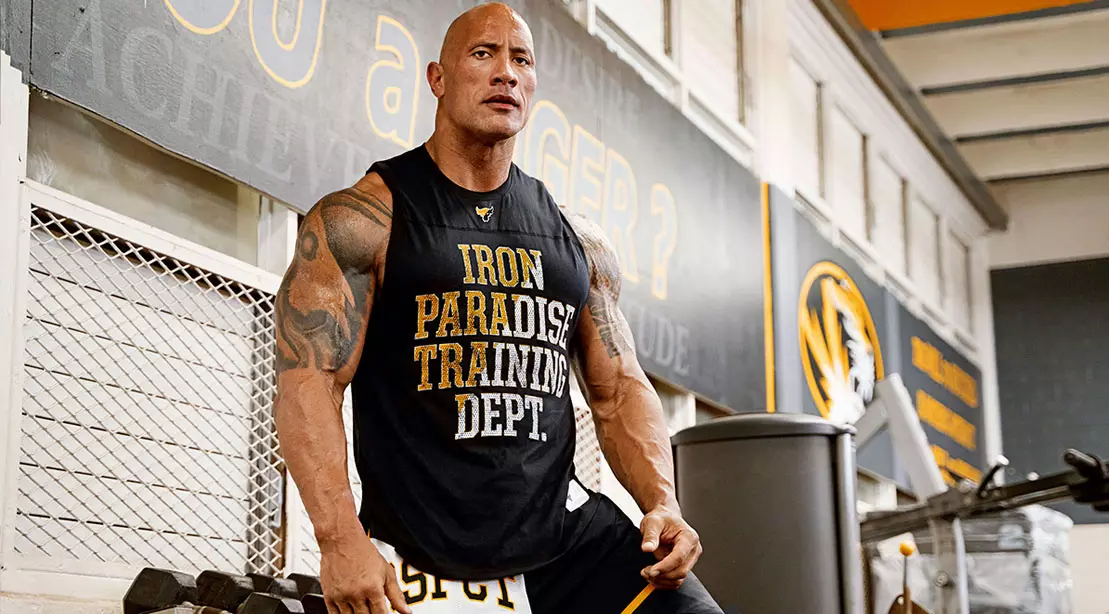 Dwayne The Rock Johnson bär under armor varor för sitt Project Rock-partnerskap