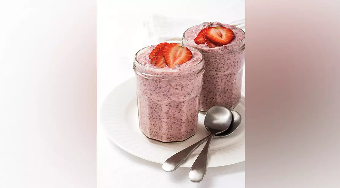 สตรอเบอร์รี่ Kefir Chia Pudding