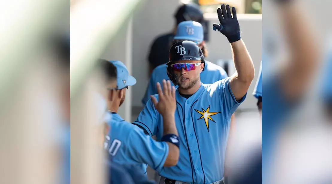 Tampa Bay Devil Rays beysbolçusu Austin Meadows beysbol komanda yoldaşlarını beşə qaldırdı