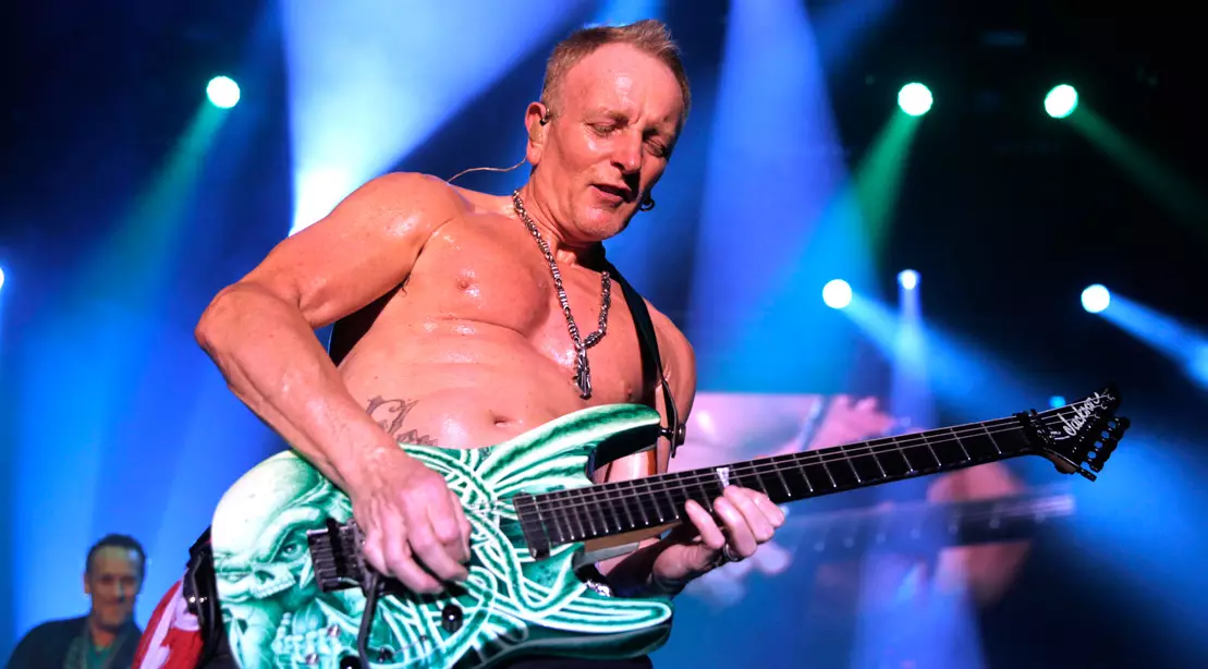 דעף לעפּאַרד גיטאַראַסט Phil Collen