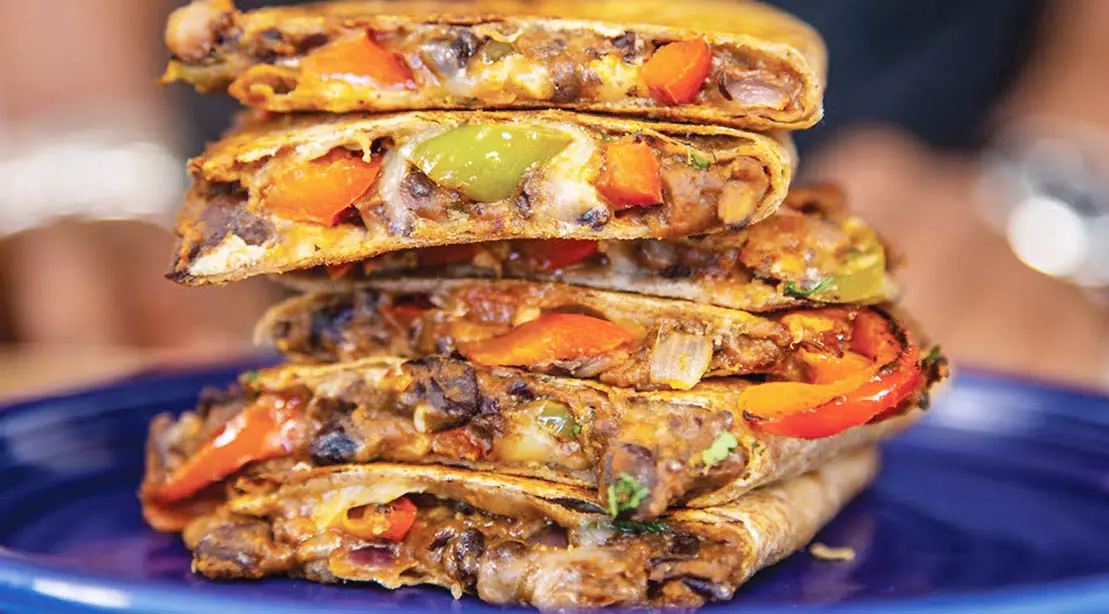 Resipi quesadillas kacang hitam yang disejukkan oleh Chef Kevin Curry cepat cepat