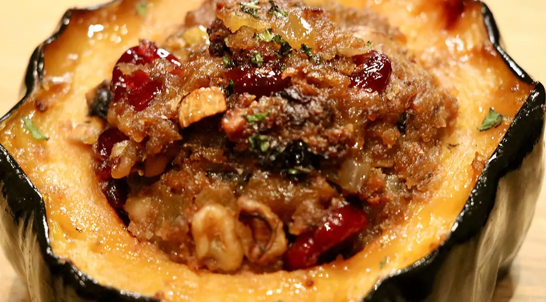 Iresiphi ye-Acorn Squash Egcwele I-Vegan