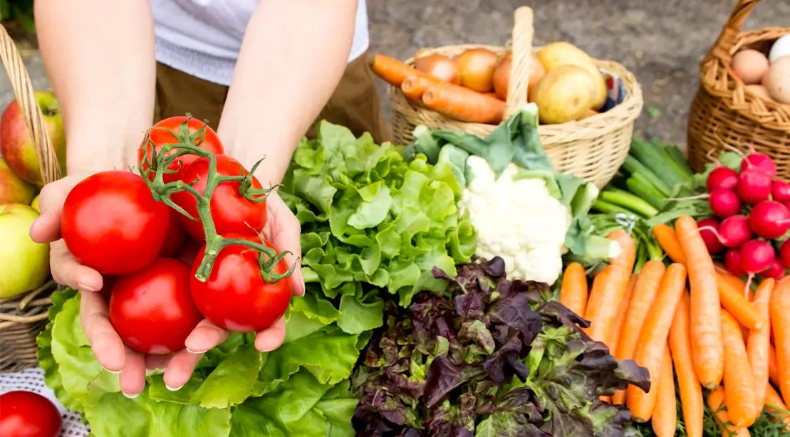 Die 4 besten Wege zum Frühjahrsputz Ihrer Ernährung für ein gesünderes Ich