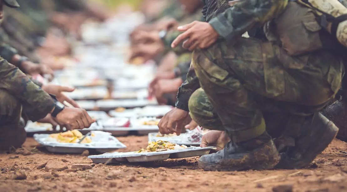 4 Hal Navy SEAL Hell Week Bisa Ngajarkeun Anjeun Ngeunaan Diet Anjeun