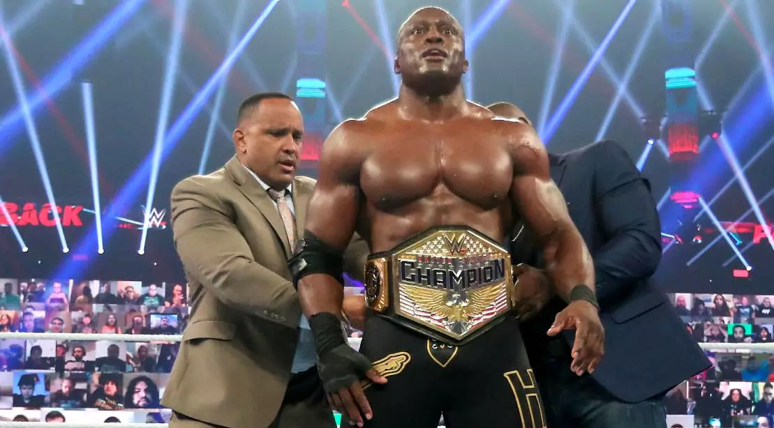 Juara Gusti Professiona Bobby Lashley Memakai Tali Pinggang Kejohanan Gusti WWE