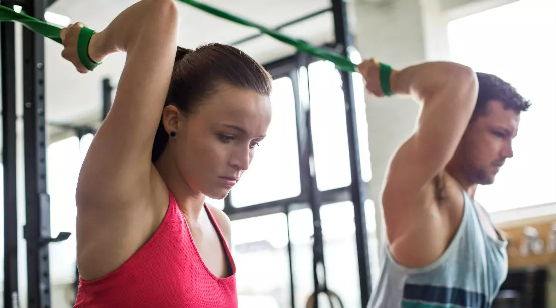 Triceps Übung mat Band