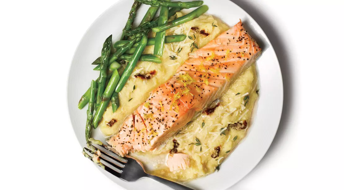 Salmon hamwe na Polenta na Asparagus