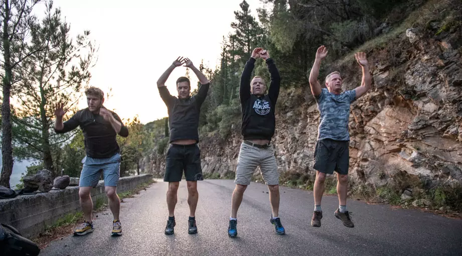 Entrenament previ a l'alba El cofundador Spartan Joe De Sena a Esparta, Grècia