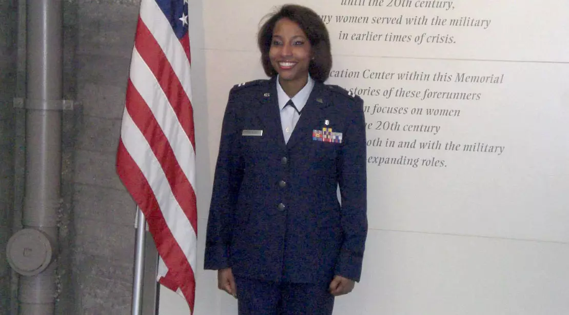 Captain Cherisa Jackson nke American Veterans Chief Medical Executive na uwe agha zuru oke