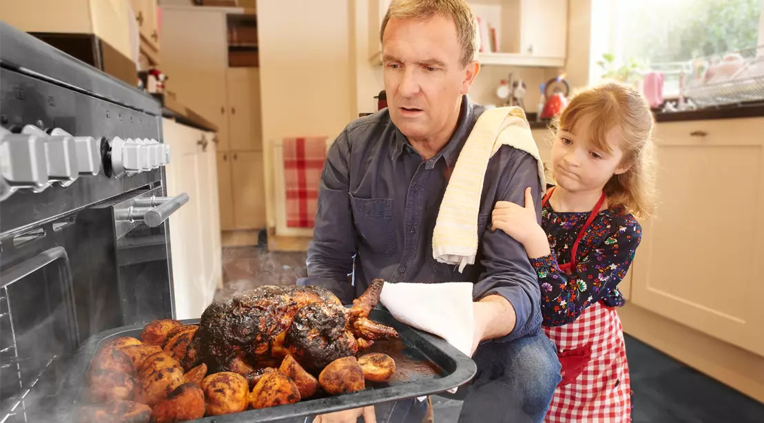 Dad-Daughter-Burnt-Oven-Chicken-Khoom noj