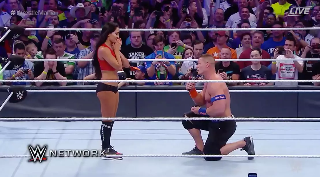 Nag-propose si John Cena kay Nikki Bella