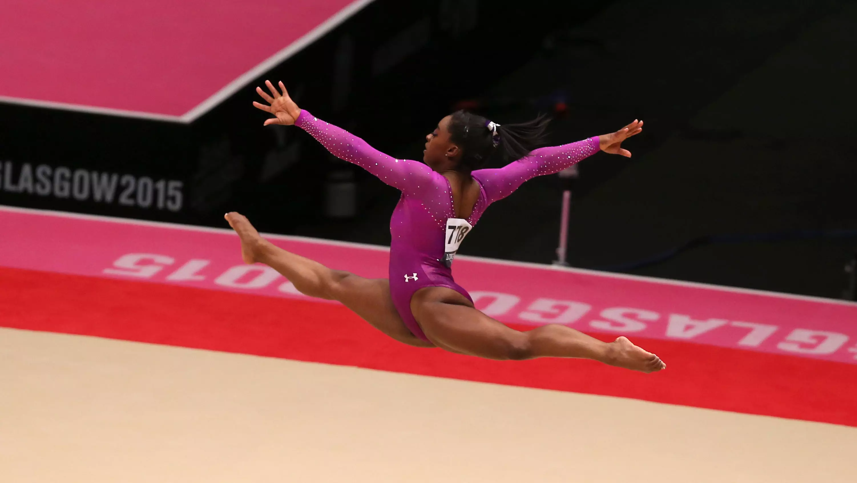 Den amerikanska gymnasten Simone Biles tog 10:e guldmedalj