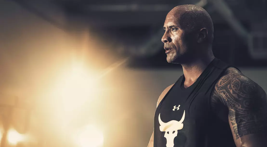 Dwayne Johnson indossa la scaletta di abbigliamento Project Rock