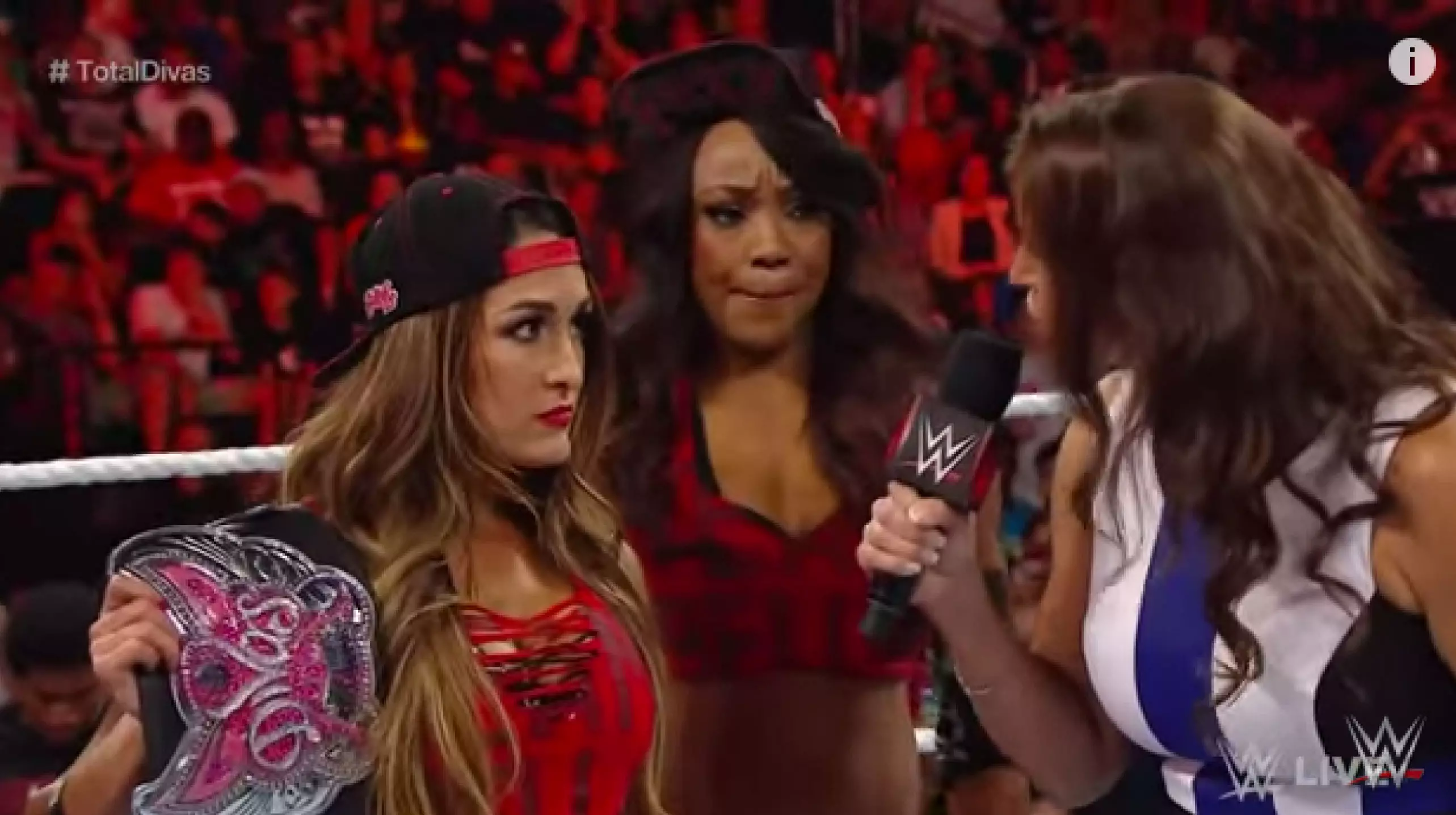 Le donne di NXT appaiono a WWE Raw