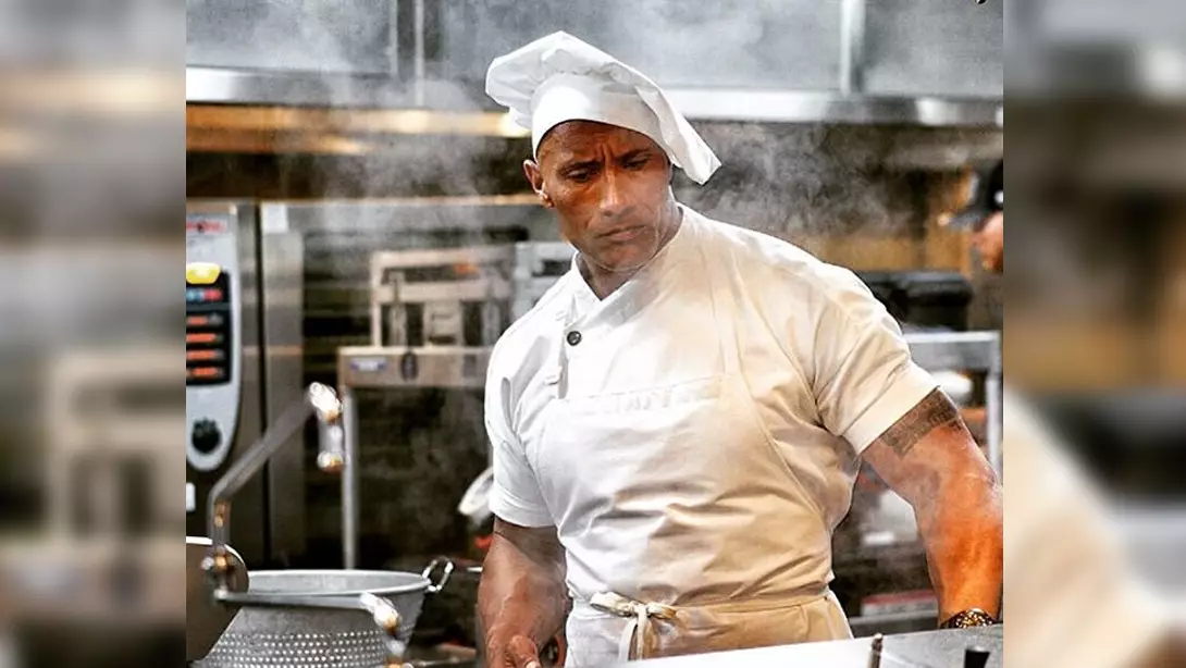 The Rock sta cucinando il suo pasto speciale