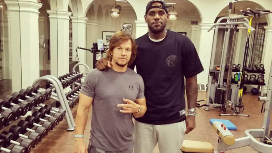 Mark Wahlberg telovadi z LeBronom Jamesom