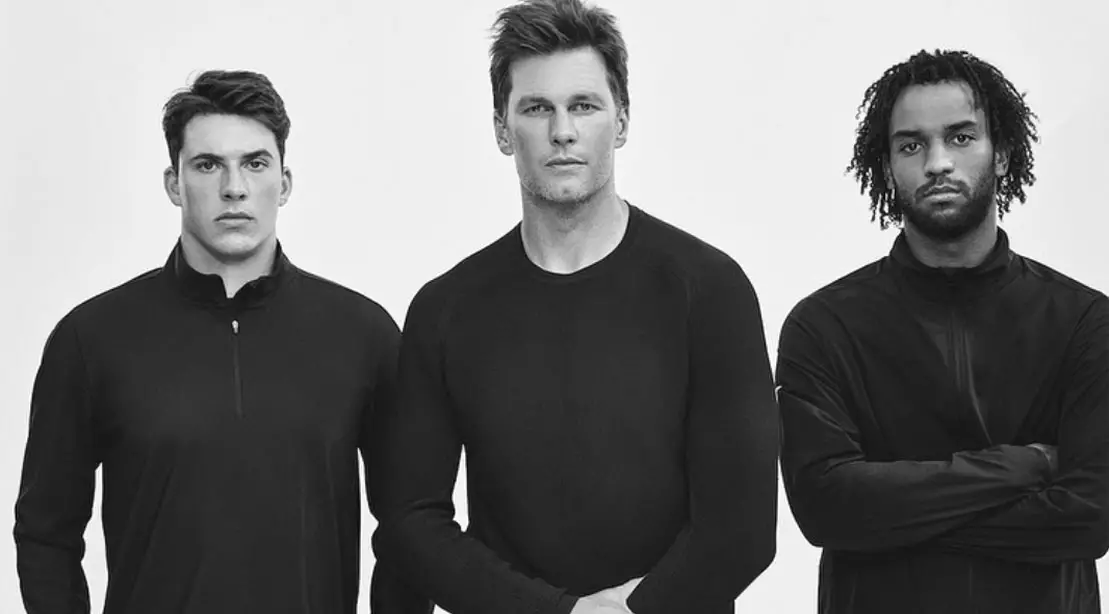 Pregătește-te pentru vară cu cea mai nouă linie de îmbrăcăminte a lui Tom Brady