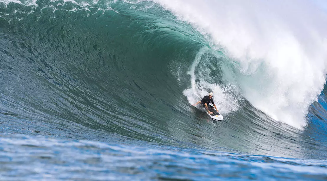 Koa Smith surft mit Geist, Körper und Seele