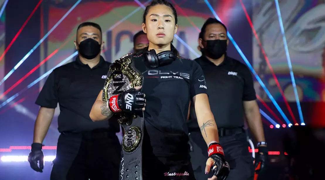 Die „unaufhaltsame“ Angela Lee balanciert Mutterschaft und MMA