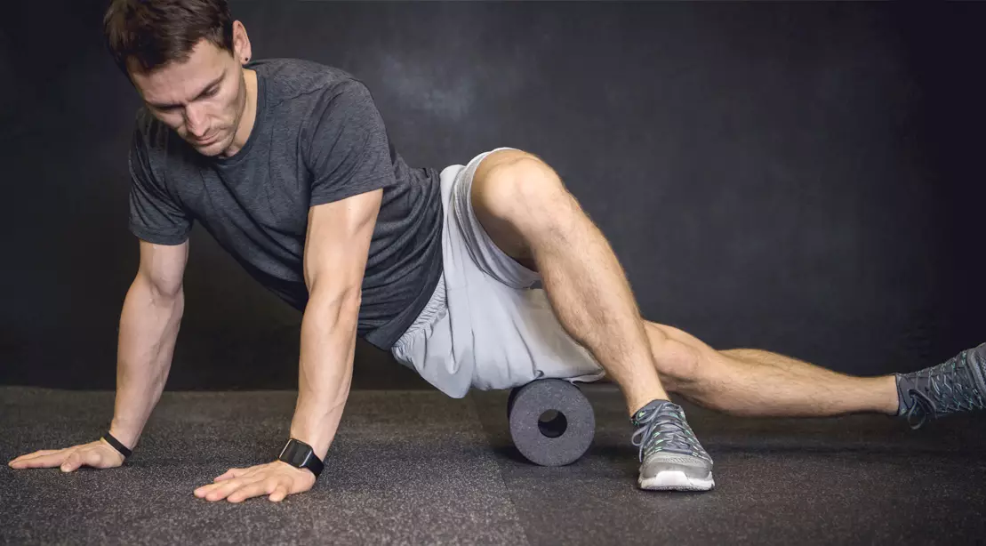 Fitness férfi hab gördülő quadja hab hengerrel