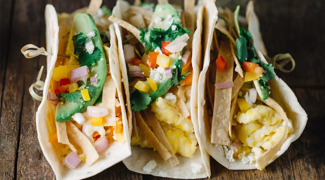 Frühstück-Tacos-Eier-Käse-Spinat-Koriander-Avocado