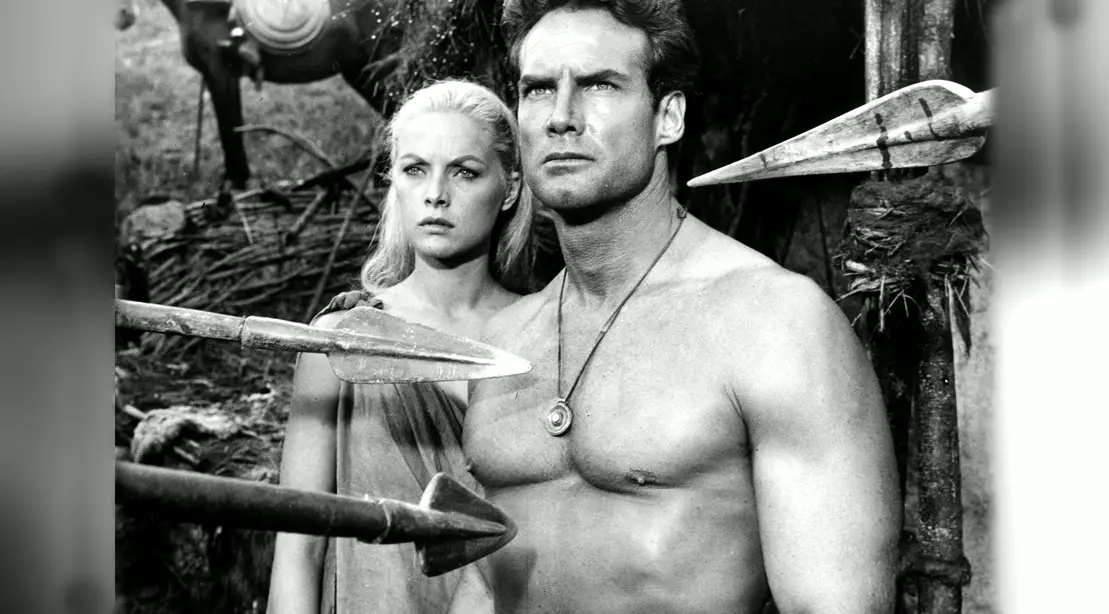 Steve-REeves-mit-Speeren-zeigt-auf-ihn